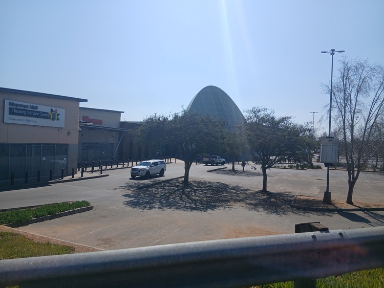Hundreds shut down Soweto mall after e-hailing driver shot dead and set alight - South Africa Today